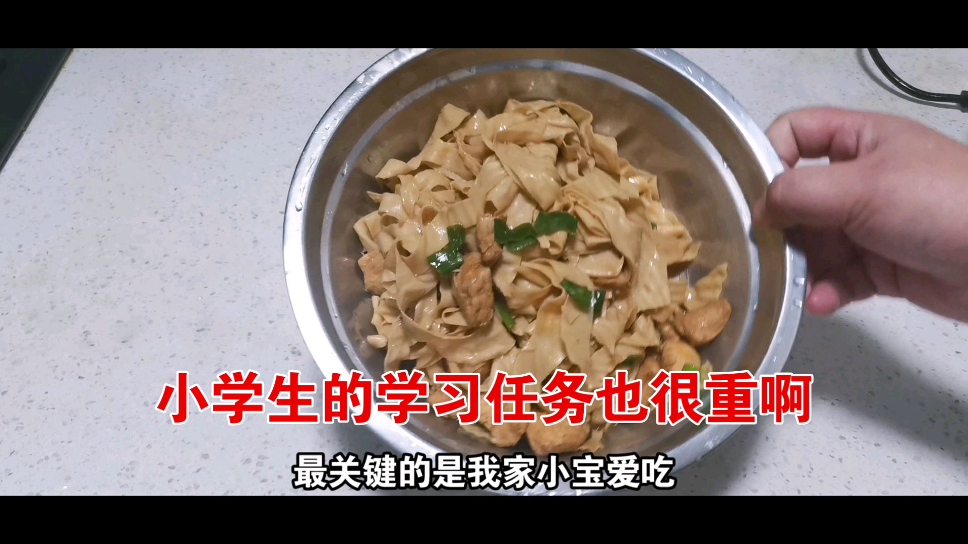 小学生的学习任务也很重啊