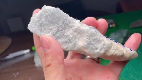 这个翡翠原石达到什么种水?你知道吗?