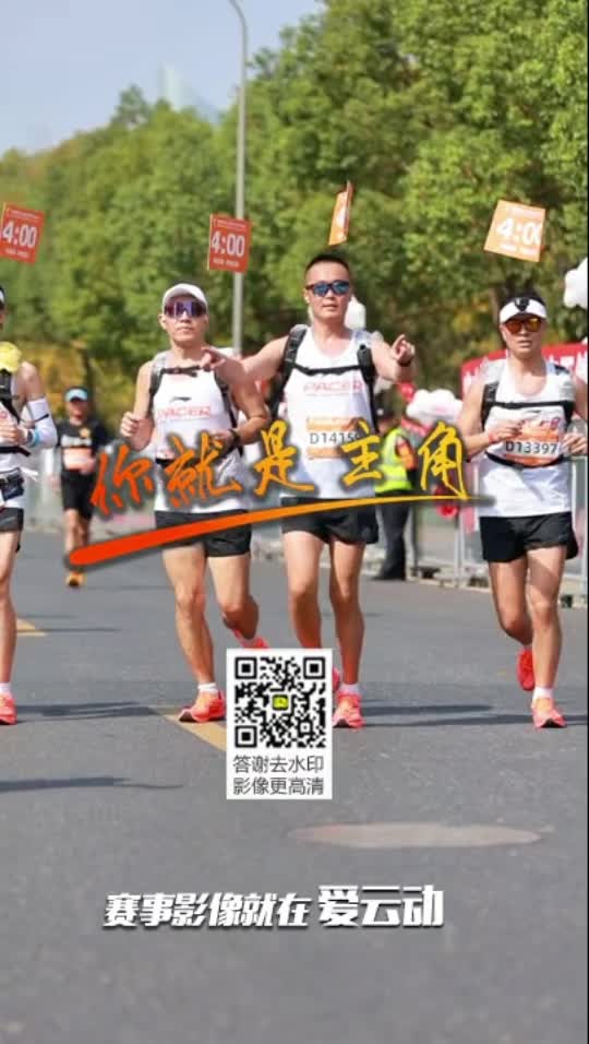 跑步锻炼的不是体能,而是你坚强的意志力。那些藏在汗水里的坚持,终...