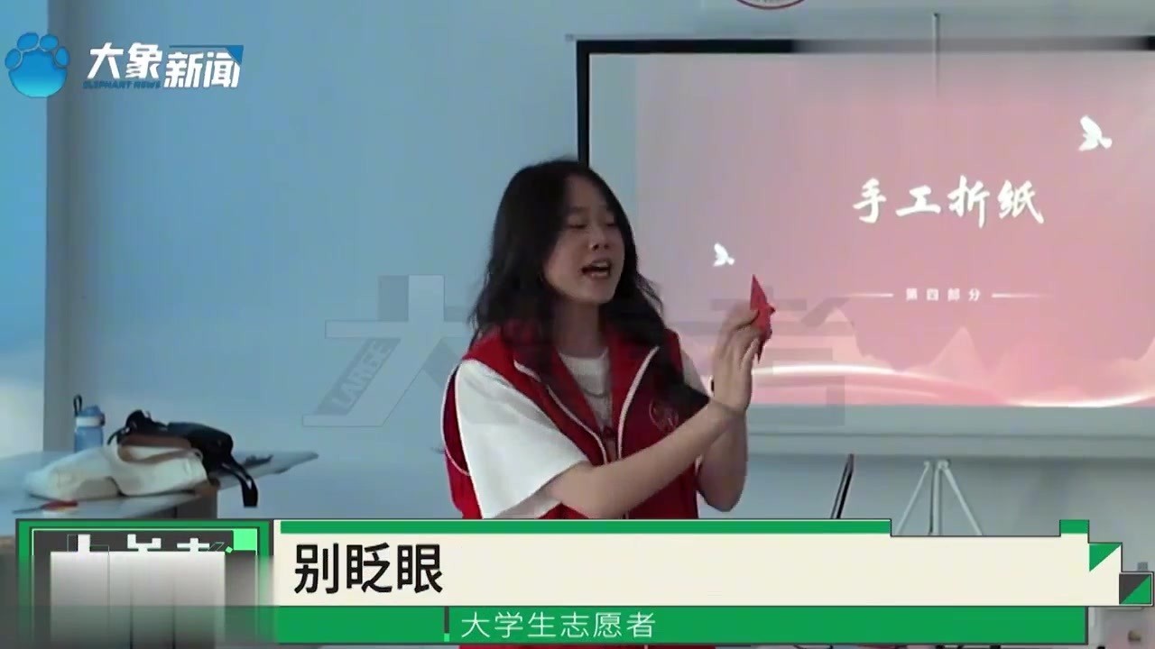 点亮孩子暑期生活!返乡大学生参加志愿活动陪伴孩子共同快乐成长
