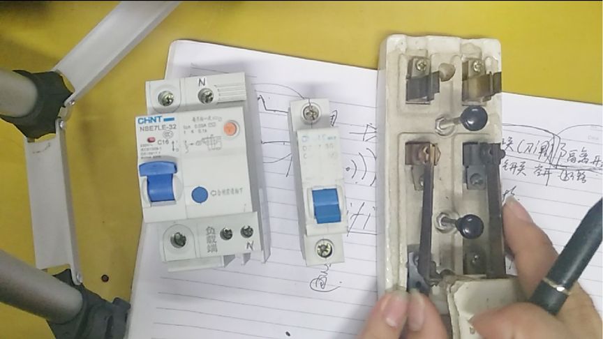 实操2:隔离开关QS与断路器(空气开关)QF的原理介绍