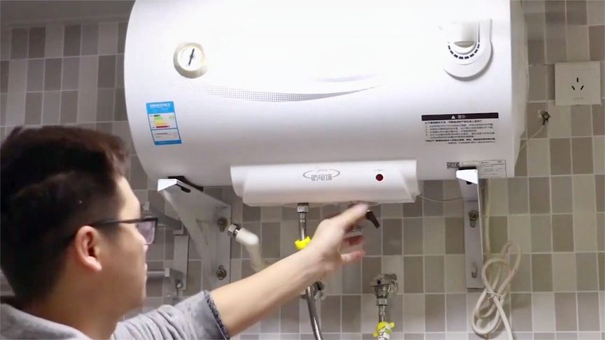 没有镁棒和排污口的电热水器如何清洗?现场实操电热水器清洗技术