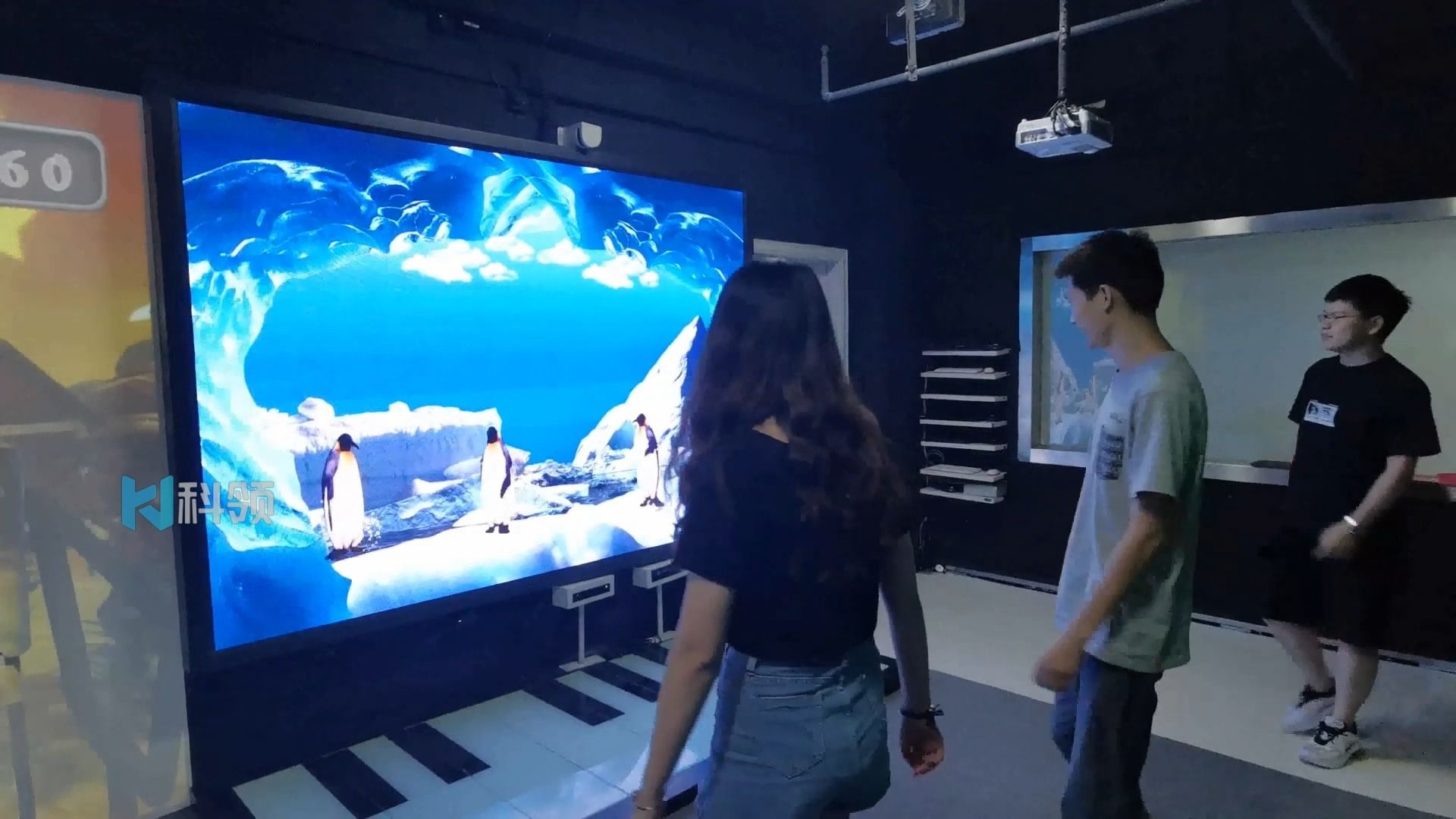 体感企鹅角色扮演互动游戏,大屏AR体感互动游戏,适用于大屏体感游戏