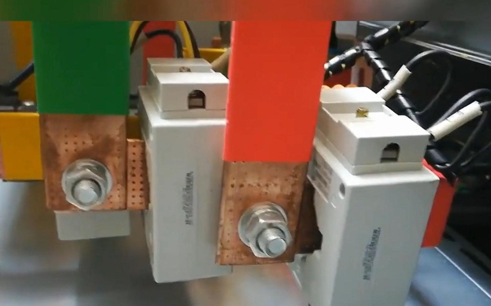 捷豹螺杆空压机电流互感器的作用