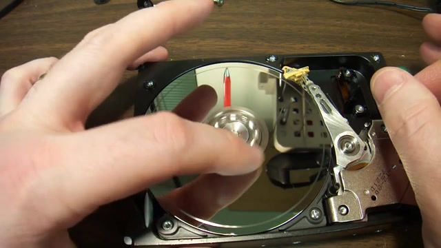带你全程观看双碟电脑硬盘的拆卸和构造