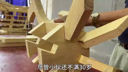 一块木头惊艳变身!这张实木桌让整个家都高级了