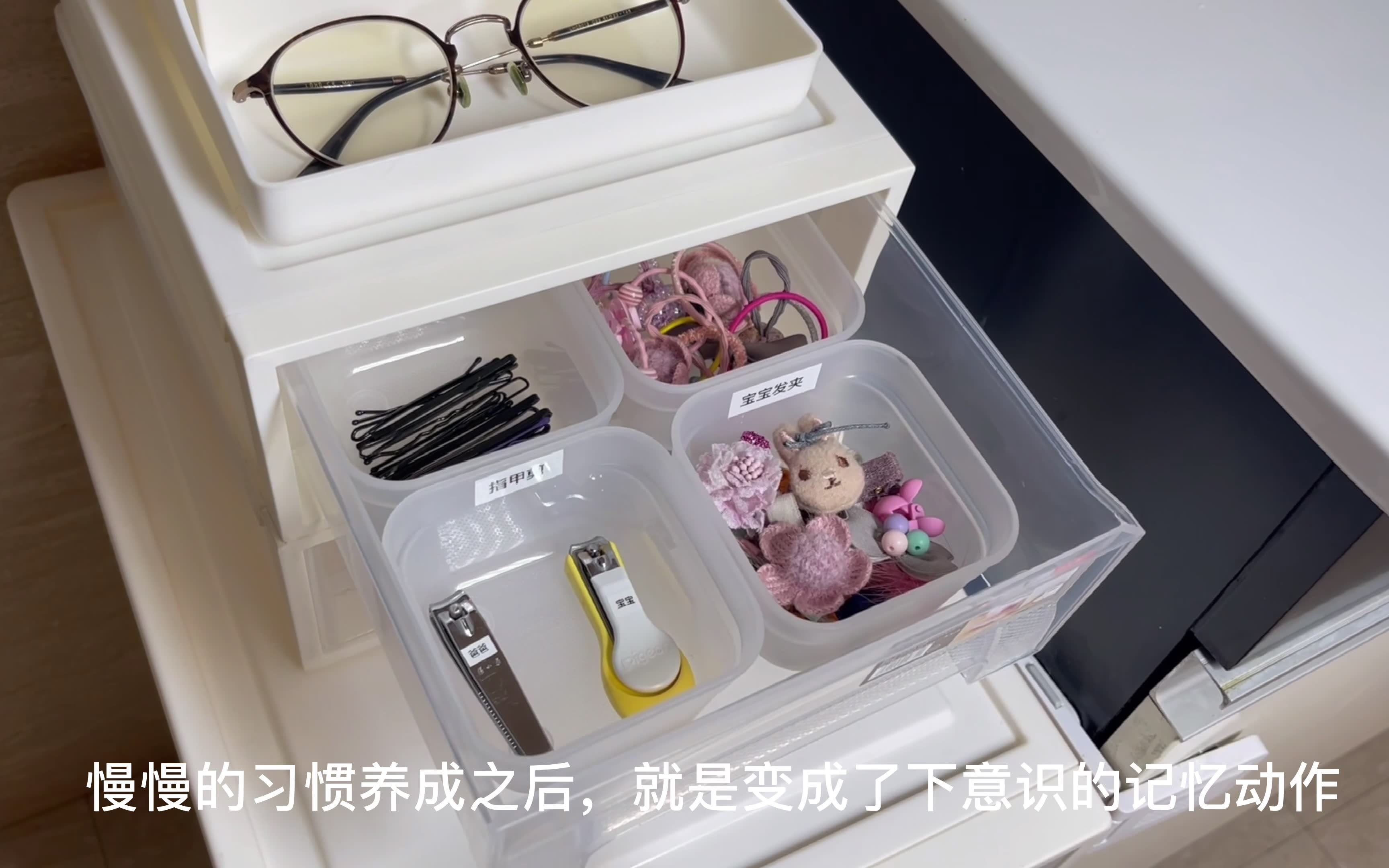 桌面杂物太多?不知道怎么整理?看看整理师都如何开“整”