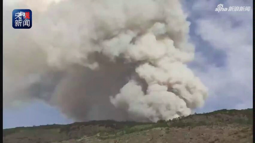 四川凉山森林大火现场:火灾发生爆燃浓烟滚滚