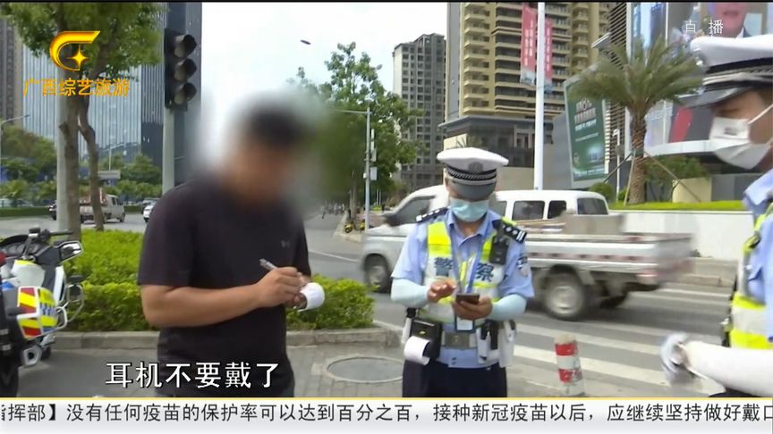 骑乘电动自行车不带头盔,交警半小时开出30多张罚单