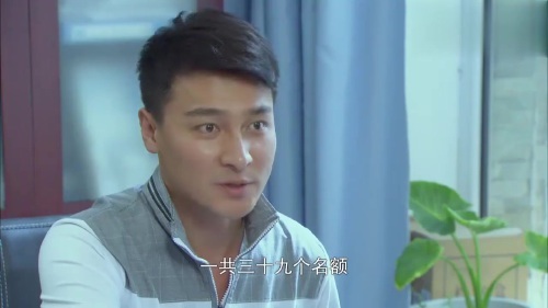 在大村庄的幽默剧情中,书记与会计的借款秘密为何引发村民们的热议...