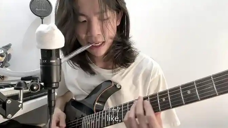 插氧气管的火星人