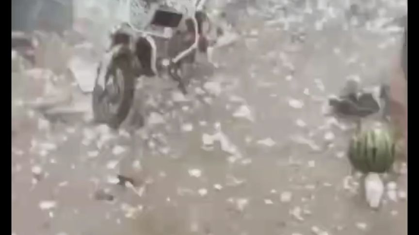 微信群都在发,里这是哪里的冰雹在开会啊