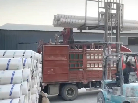 pvc排水管正在装车