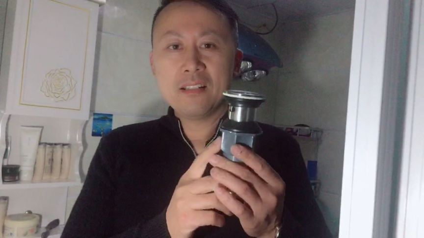 家里面盆下水器漏水,我们给大家分享看这样更换。