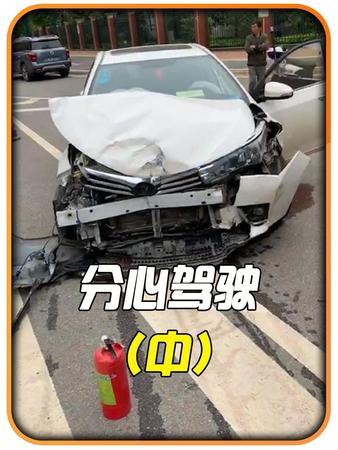 交警在执勤过程中,惨遭轿车撞击身亡,结果竟是司机分心驾驶中