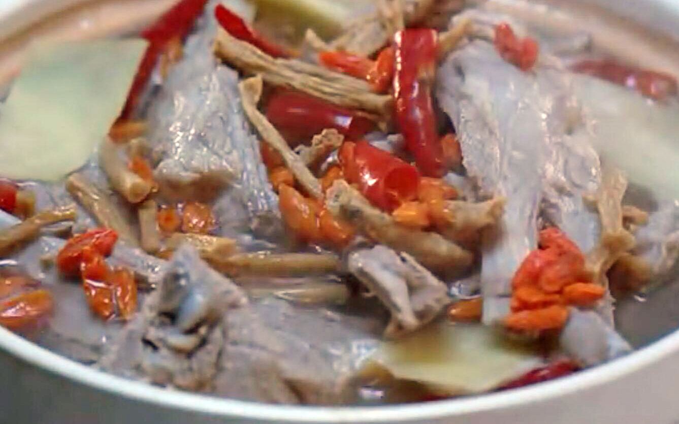 悬疑片:妻子利用食物相克原理,复仇多情丈夫,让他慢性中毒而亡