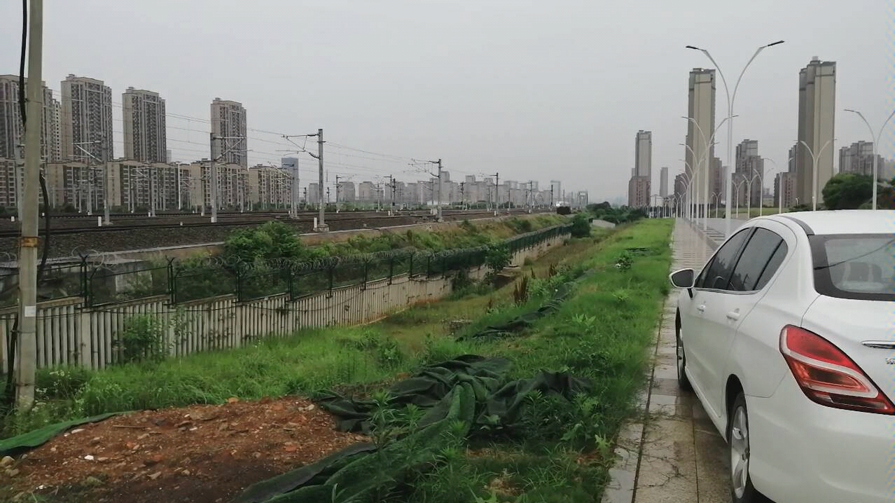 从上海虹桥开往长沙南方向G1357次列车,南昌西进站