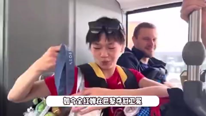 全红婵和何教练全家吃自助餐,大裤衩+拖鞋好松弛:广东人的标配