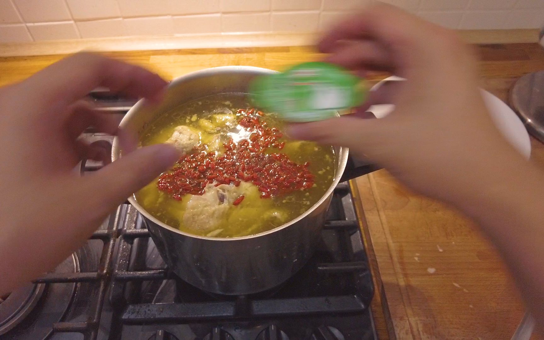 【摆烂厨房】救命!怎么会有人炖鸡汤加浓汤宝的啊!