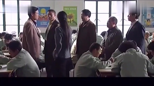 如歌:董事长食堂吃饭,4500块伙食费竟让员工吃白菜,直接开除他