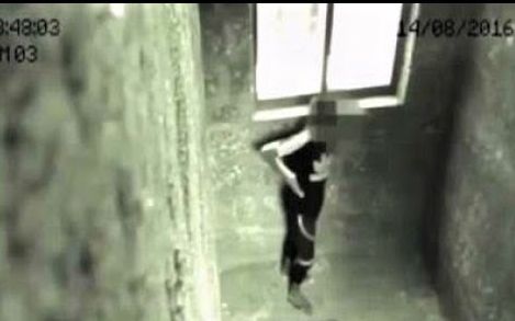 CCTV 拍下的恐怖真实灵异录像 (胆小误点)