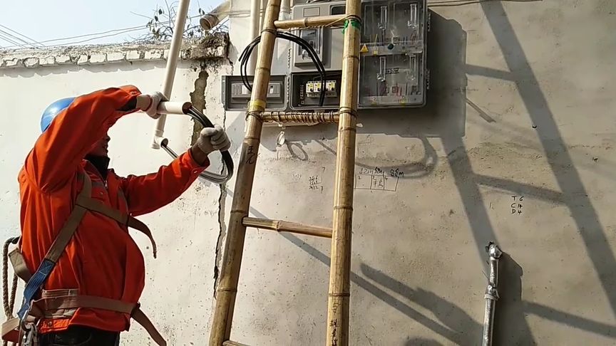 电表箱的进表线,出表线管子工艺,原来是这样安装才美观好看