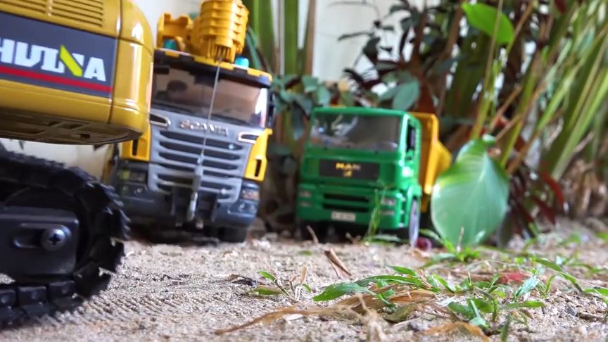 起吊车吊汽车,小朋友开动脑筋想想怎么办