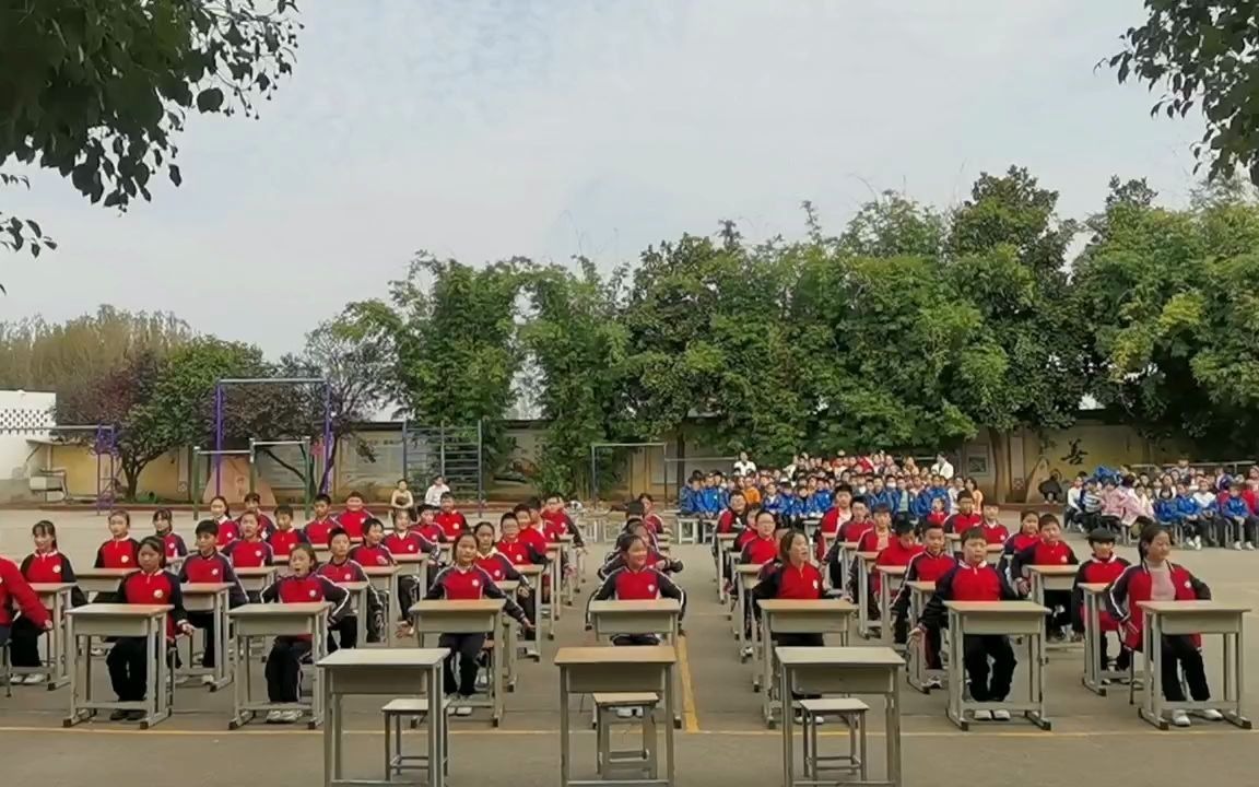 六三班课桌操《最美的舞台》