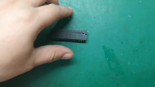 到显微镜下面来看看我们的单片机内部物理结构