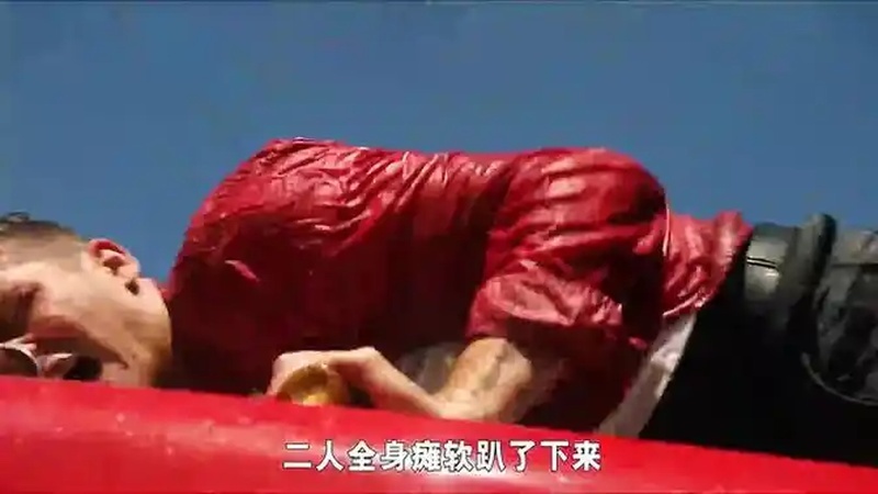 影视:恐怖海啸你会怎么做小伙一个动作救下数百人,太聪明了!