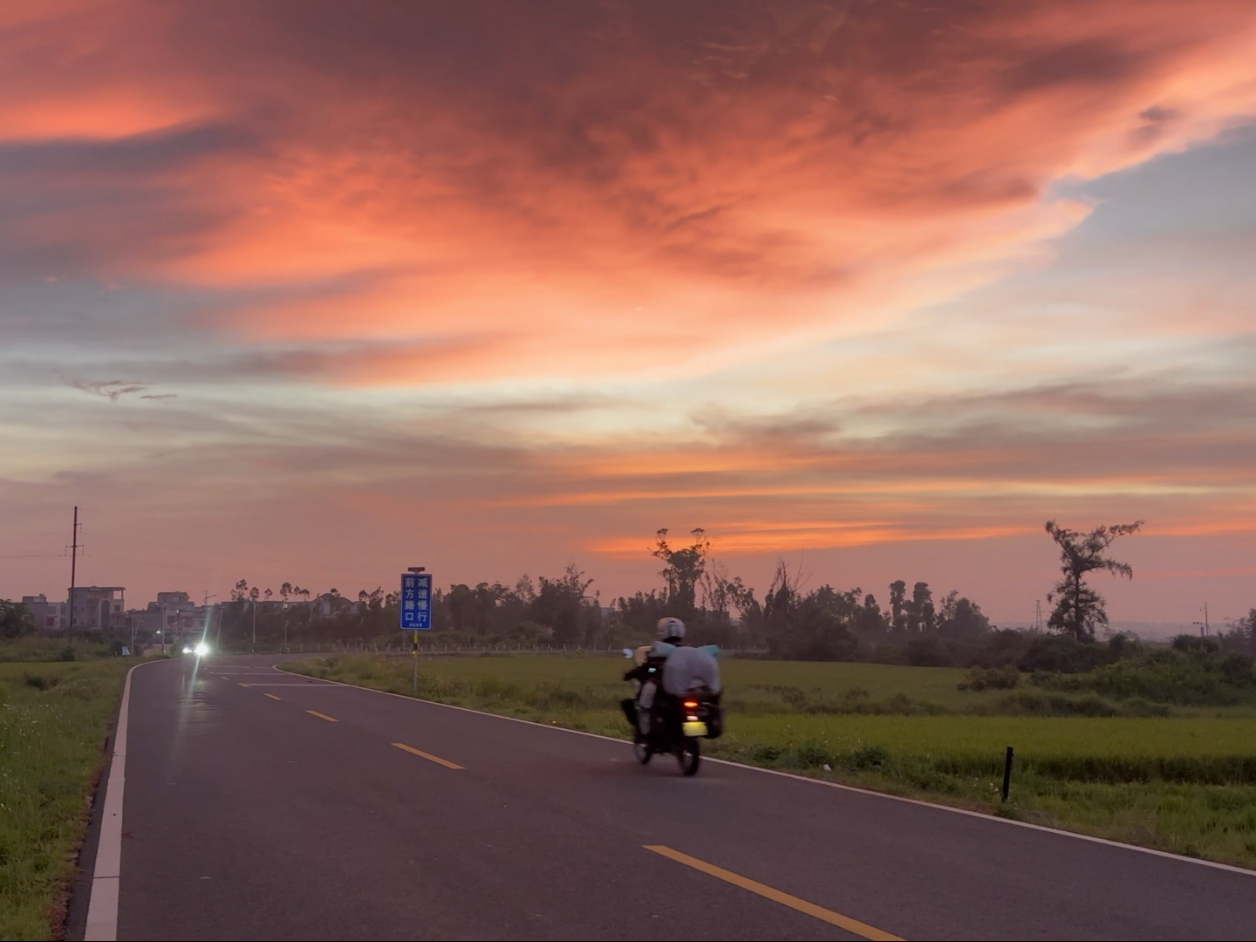 ...三亚-涯洲-莺歌海镇-东方-昌江-儋州-临高-澄迈-海口,轮渡到广西北海。