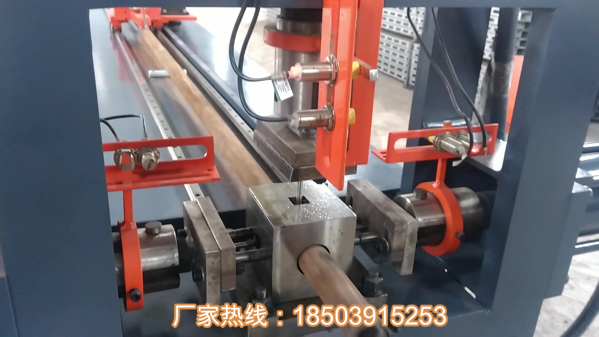 神操作,三工位小导管冲孔机,隧道超前支护必备小导管打孔机。