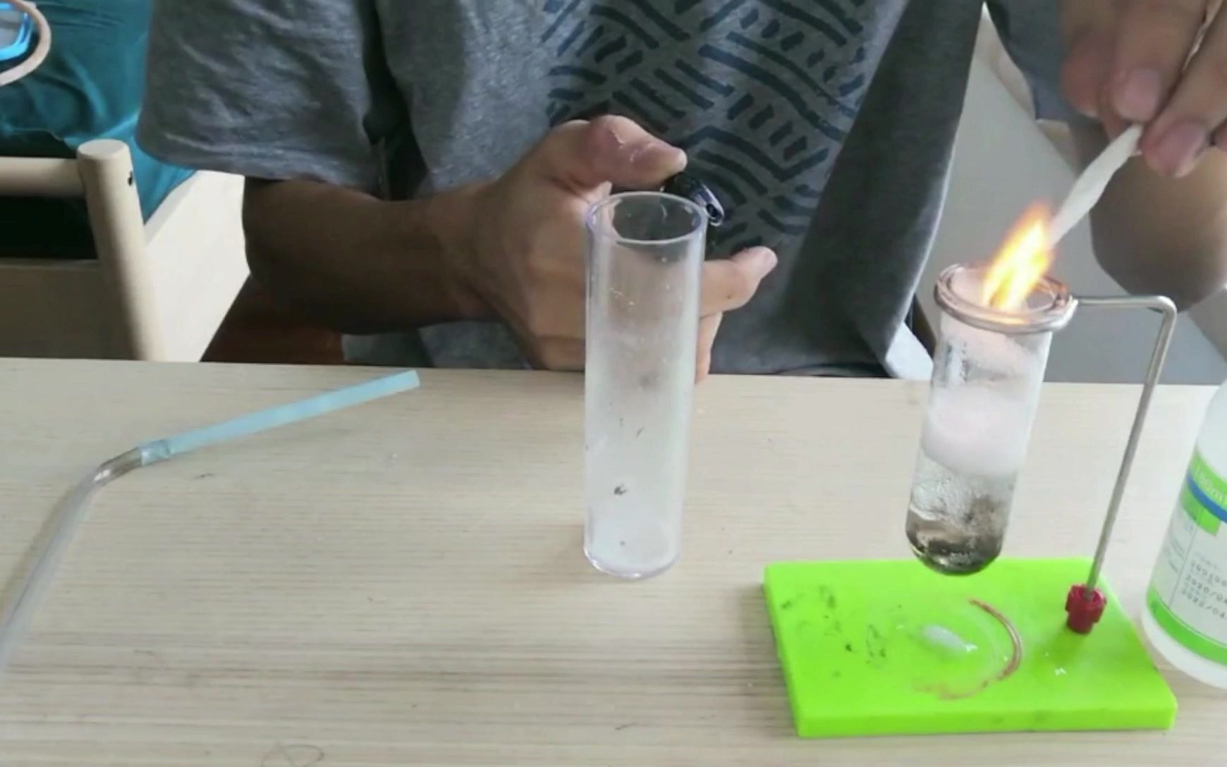 初中-广东实验中学附属天河学校-探究84消毒液和双氧水的反应实验