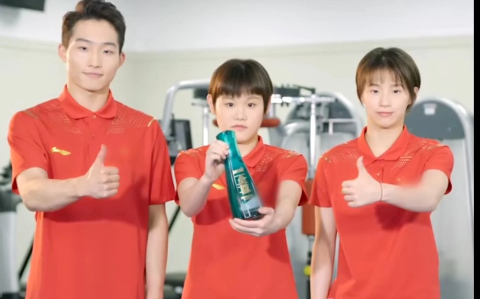 中国跳水队的训练日常张家齐和陈芋汐代言蓝月亮的广告哦