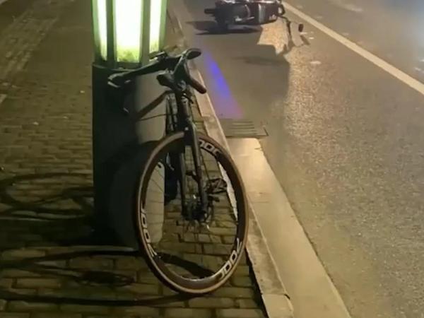 比电动车还快!男子夜骑自行车时速超35公里,撞人致其失忆
