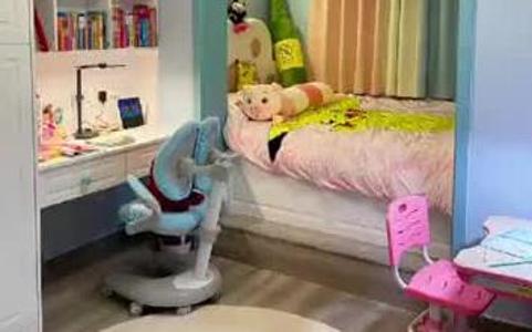 大家都问我女儿房榻榻米床到底好不好,个人感觉除了有点不好铺床单...