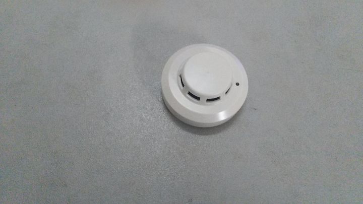 点型感烟火灾探测器(其中至端墙的距离应该是不大于)