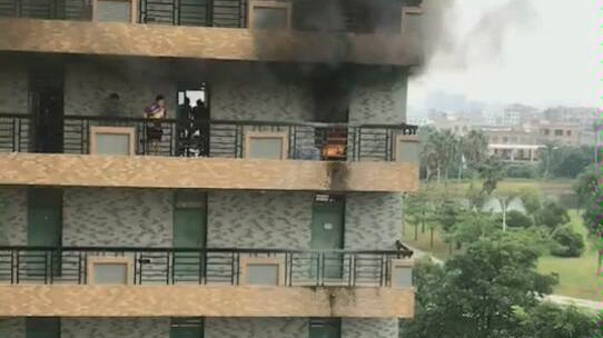 学校宿舍着火了,大家注意用电啊