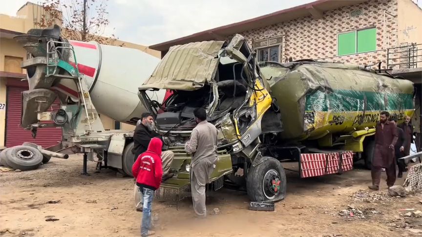 简陋的维修作坊,变废为宝,维修受损严重的卡车全过程#巴铁维修