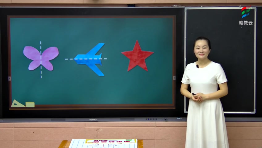四年级数学(人教版)《轴对称》