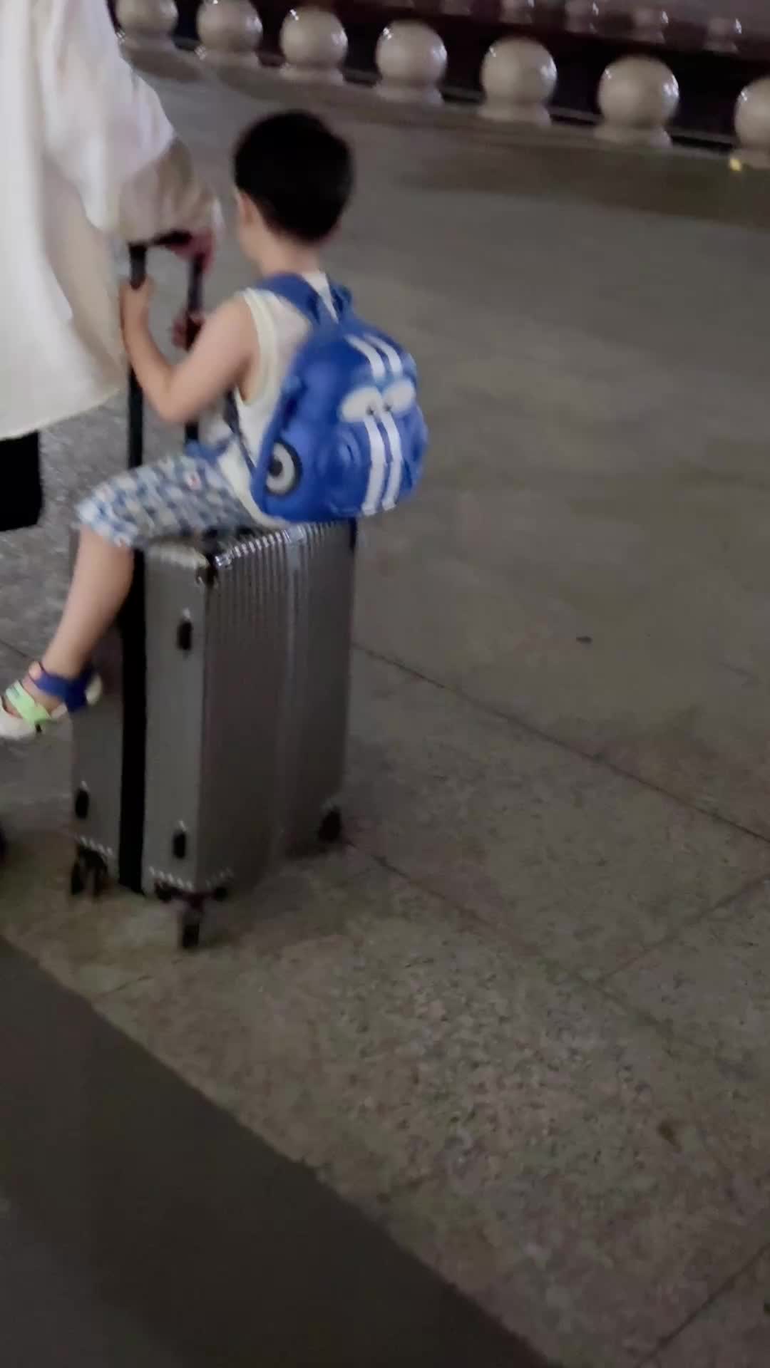 ...无力吐槽. 那个酒店. 怎么能抖音和实物差距那么大….在北海你可以花...