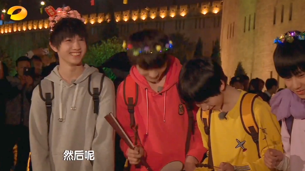 [洛阳十字街 逛吃逛吃]TF家族二代[丁程鑫 敖子逸 张真源 宋亚轩 贺峻霖...