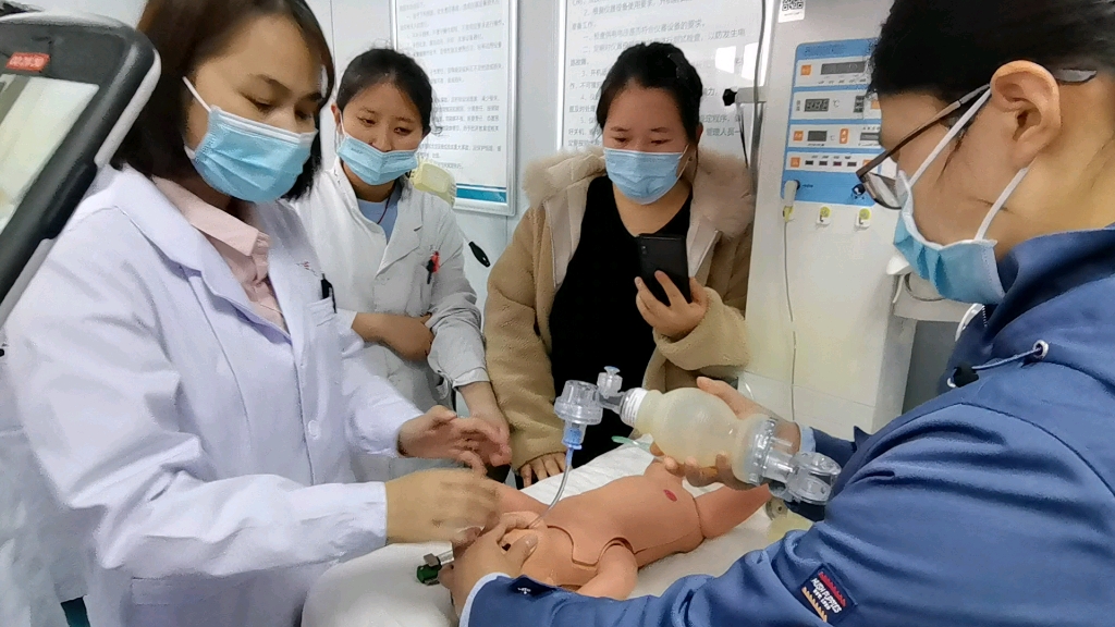新生儿窒息复苏视频