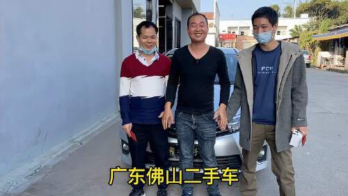 广西小伙入手17年卡罗拉,自动挡老婆也能轻松驾驭,颜值实力双在线!