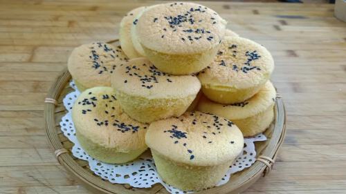 外酥里软的老式蛋糕,方法简单粗暴,蛋香味超级浓郁,儿时的味道