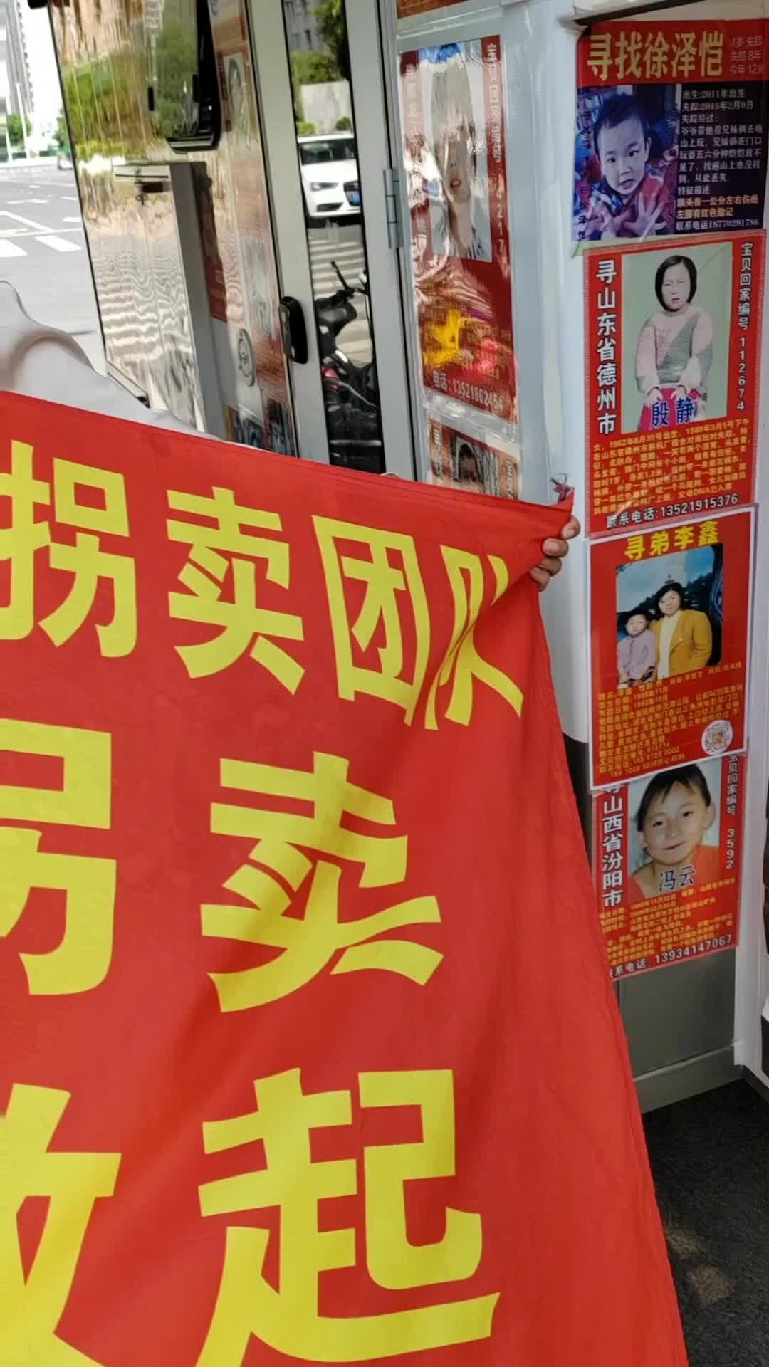 ...在我11岁的时候妈妈因病去世了,爸爸因为妈妈离世,精神受了创伤...