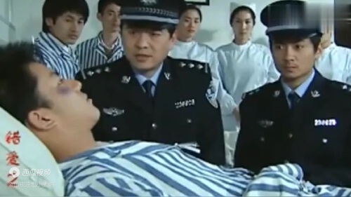 为爱放手:孩子身上35处刀伤,警察问刀伤情况,孩子回答吓坏后妈