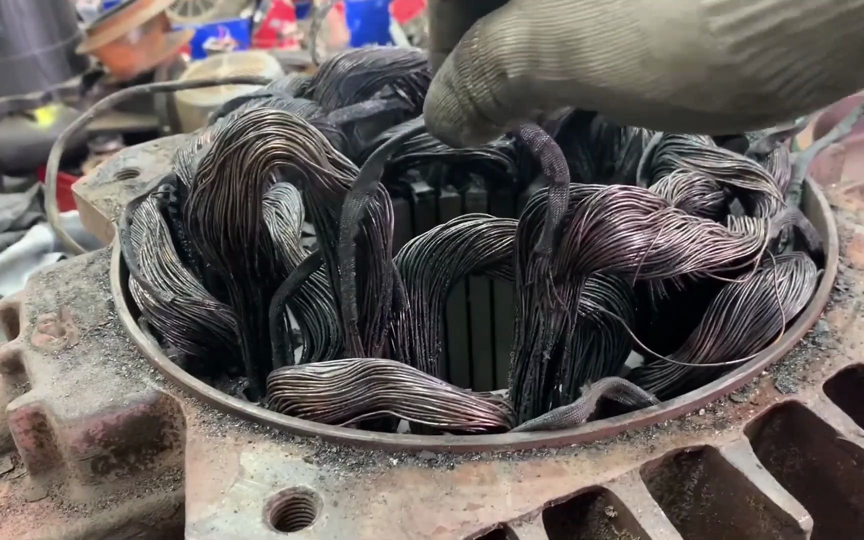 Demag德马格起重机双速电动机维修(1/3):拆除旧绕组,记录数据【...