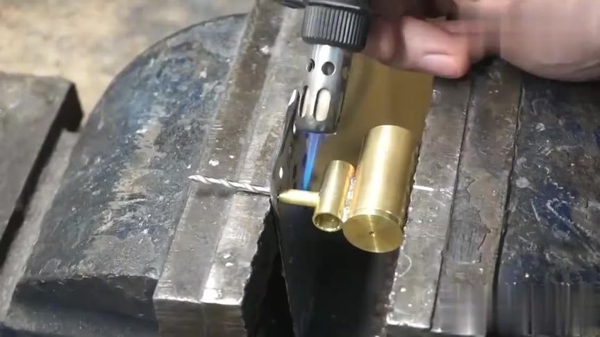 脑洞大开用铜管和轴承打造一个气动发动机模型,这动手能力佩服了