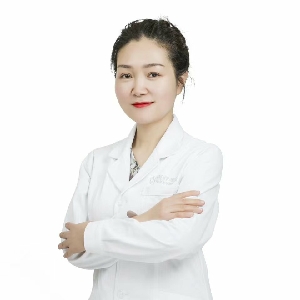 皮肤美容黄蕾 